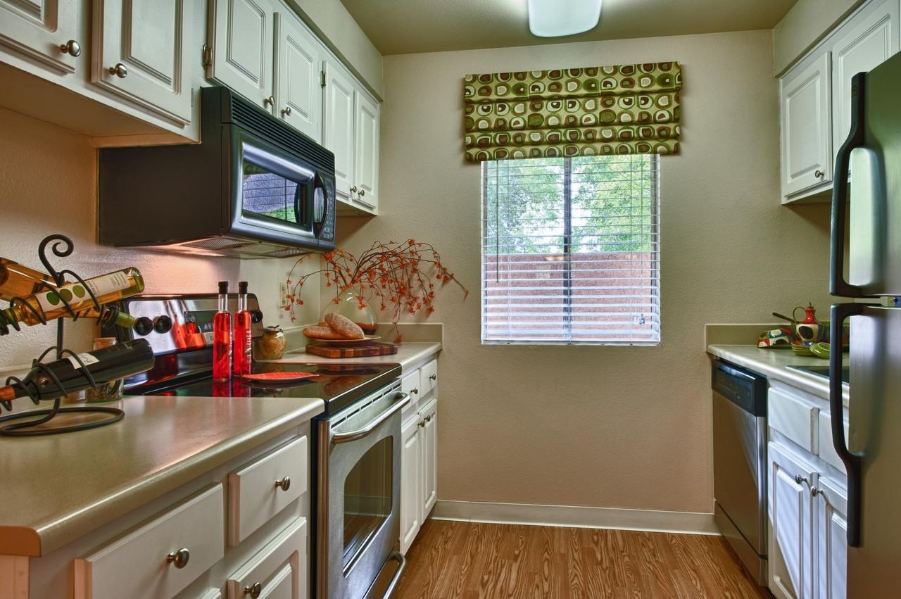 Saratoga Ridge Apartments - 1460 E Bell Rd Phoenix AZ | Zumper