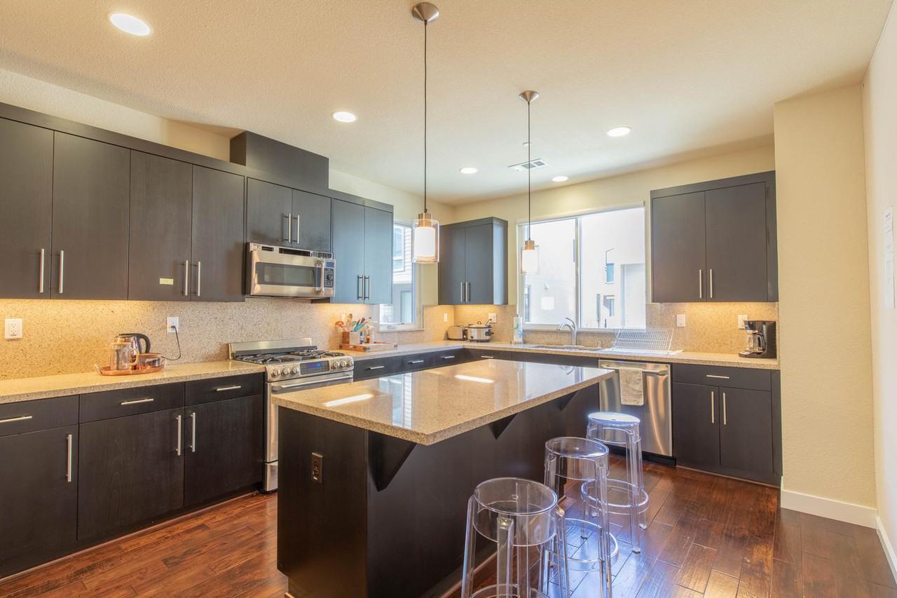 Elegant Palo Alto home by San Antonio Caltrain Station Apartments ...