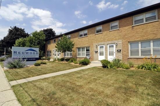 Redwood Townhomes Apartments - 1559 S Redwood Ave Mount Prospect IL ...