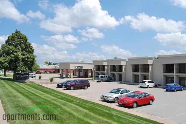 Westown Parkway Residences Apartments - 3530 Westown Pkwy West Des ...