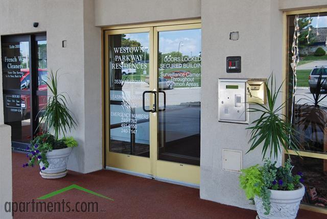 Westown Parkway Residences Apartments - 3530 Westown Pkwy West Des ...