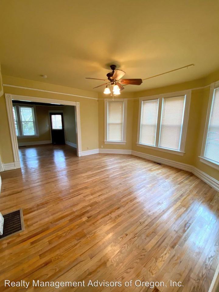 713 - 715 Monroe Street Apartments - Oregon City OR | Zumper