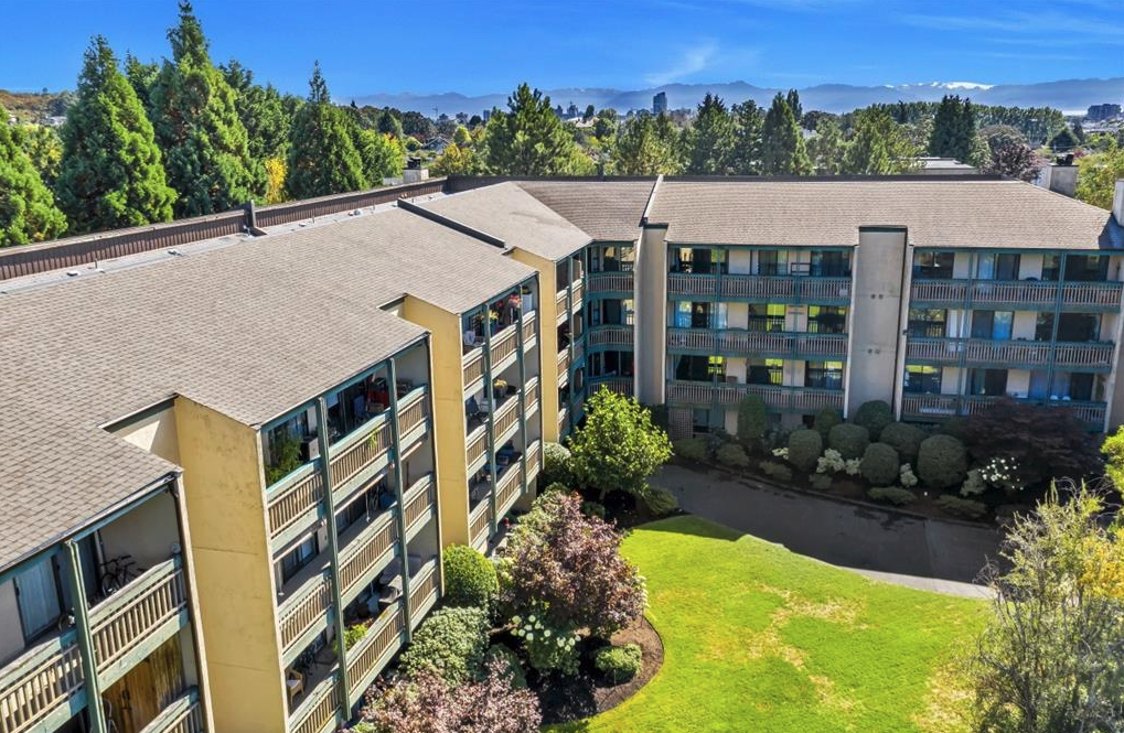 3277 Quadra Street, Saanich, BC V8X 4W9 1 Bedroom Condo for $1,550 ...