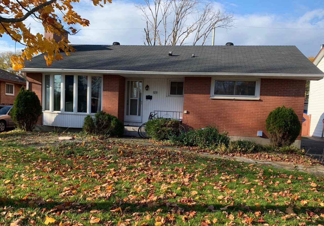 1251 Rideout Crescent, Ottawa, ON K2C 2X9, Canada - 3 bedroom House ...