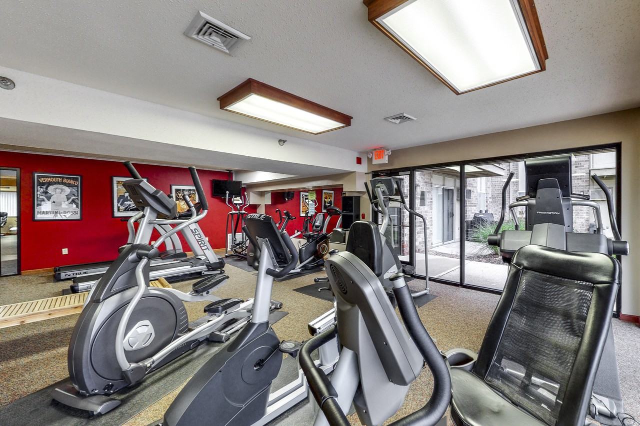 Whitnall Pointe Apartments - 10528 W Cortez Cir Franklin WI | Zumper