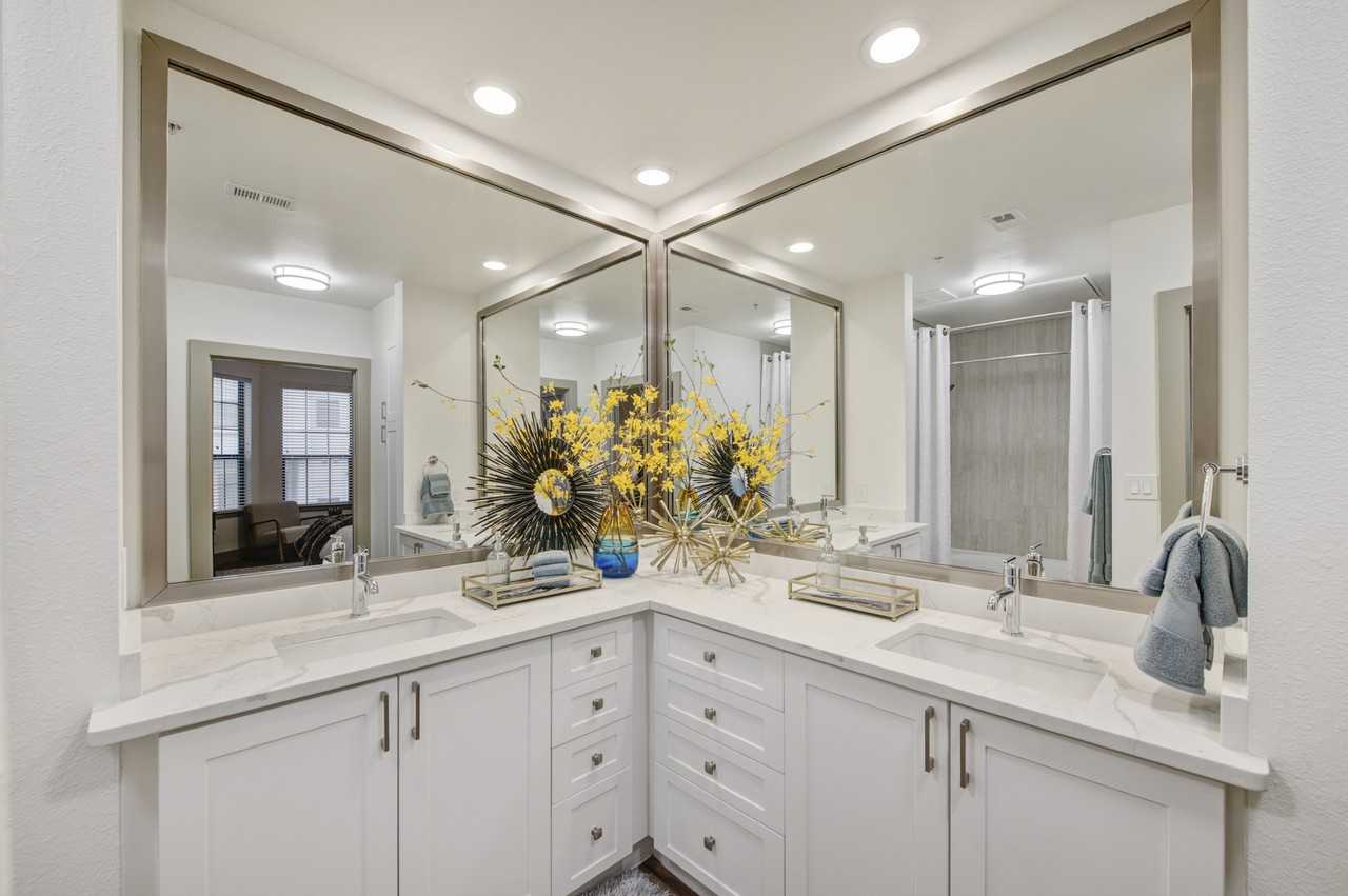 State Thomas Ravello Apartments - 2610 Allen St Dallas TX | Zumper