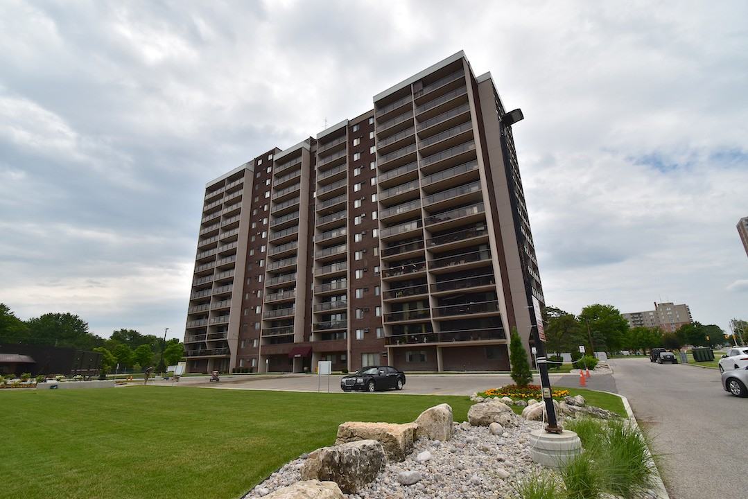 9099 Riverside Dr E Apartments - Windsor ON | Zumper