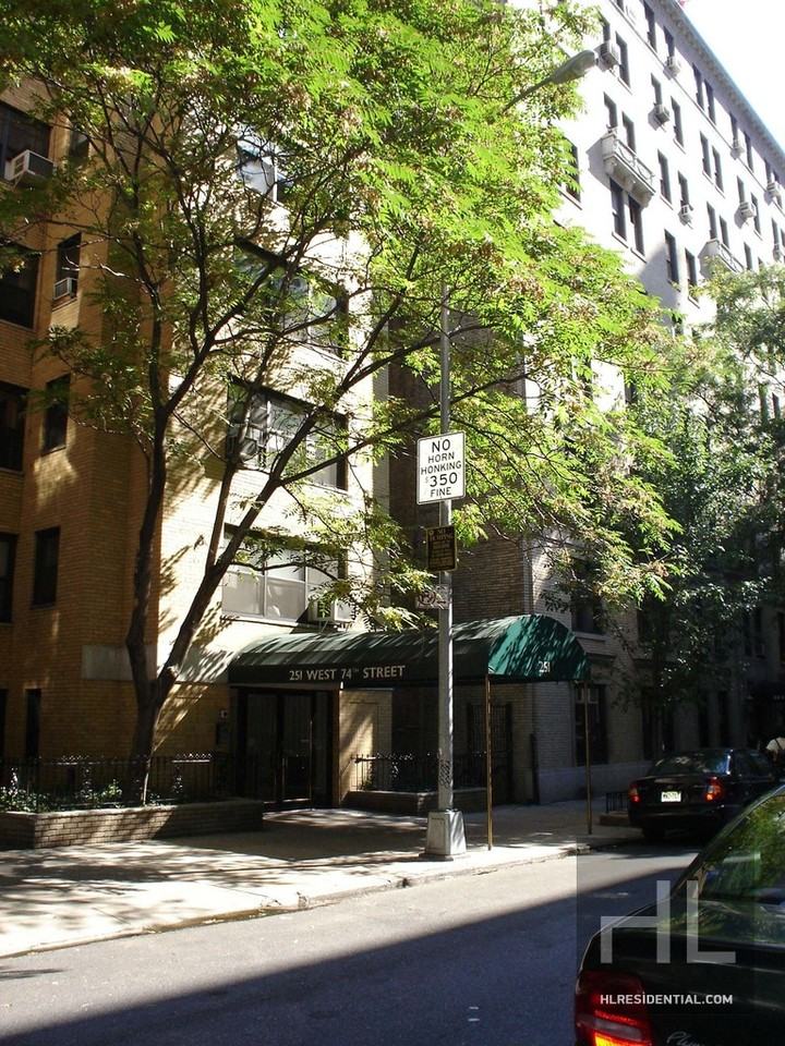 W 74th St #2C, New York, NY 10023 - Studio Apartment for Rent | PadMapper