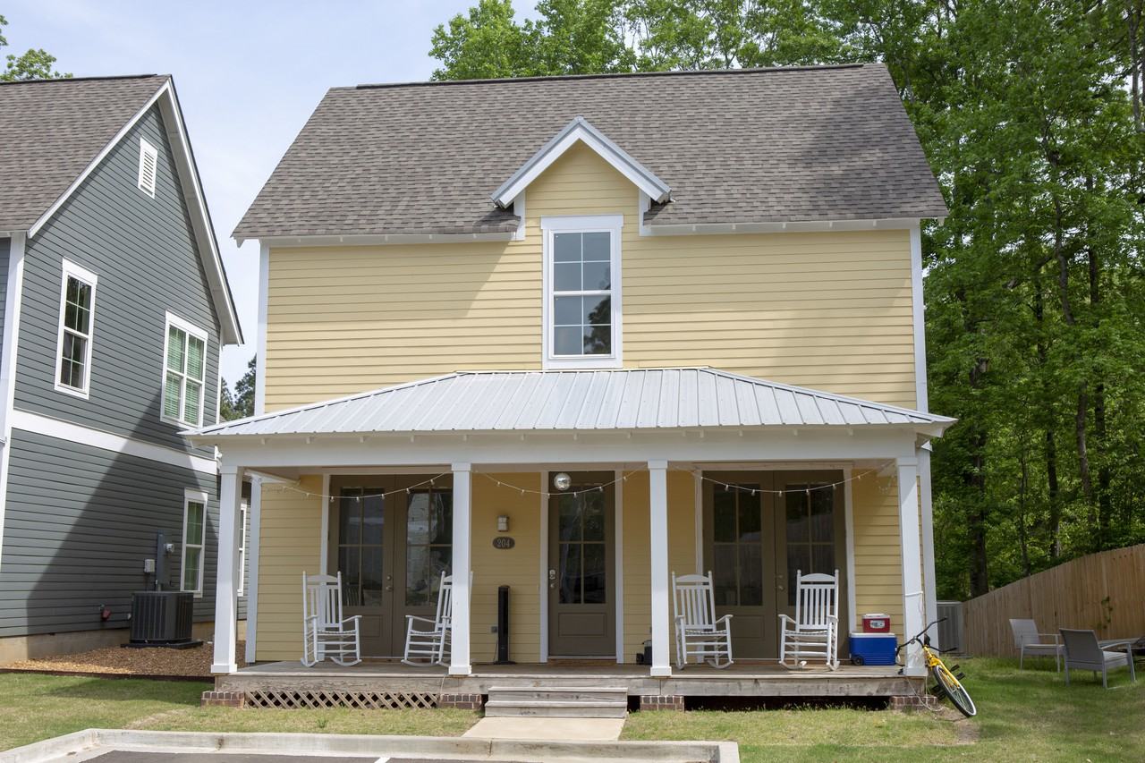 Traditions Townhomes | Student Housing Apartments - 703 S 19th St ...