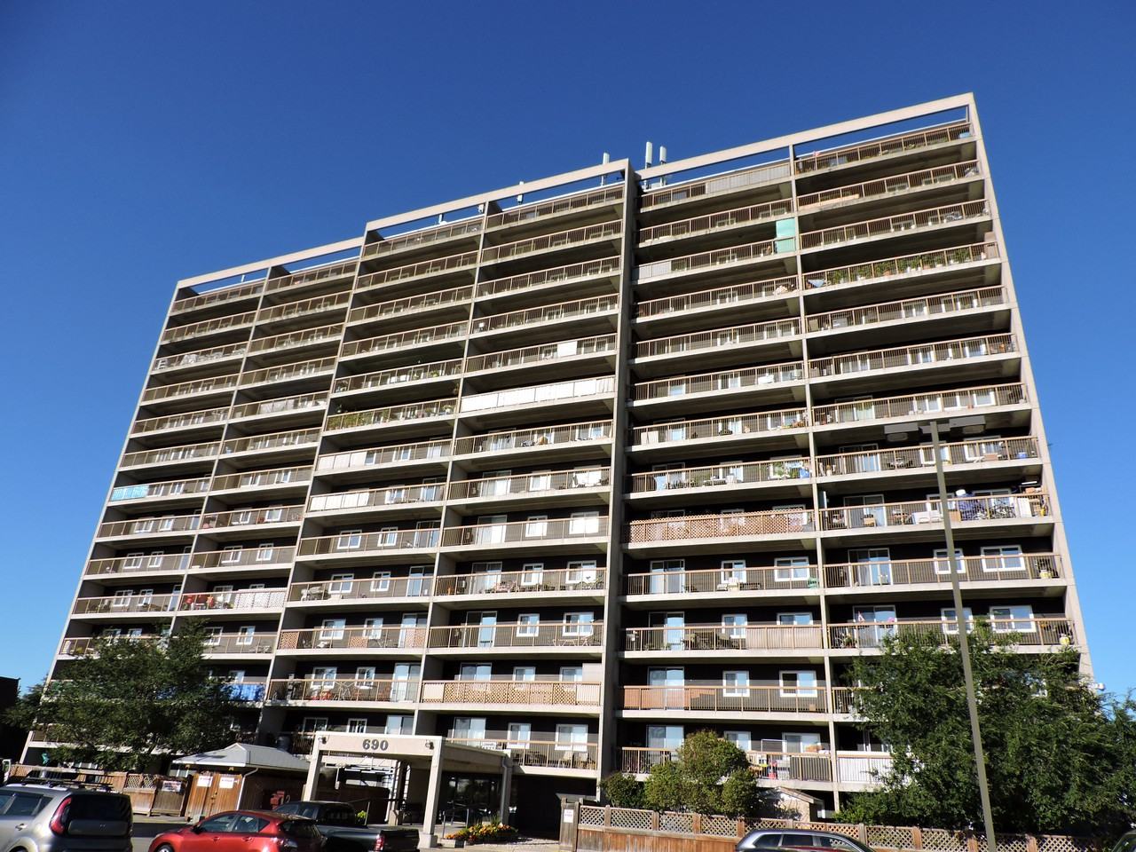 Boulton Estates Apartments - 690 Kenaston Blvd Winnipeg MB | Zumper