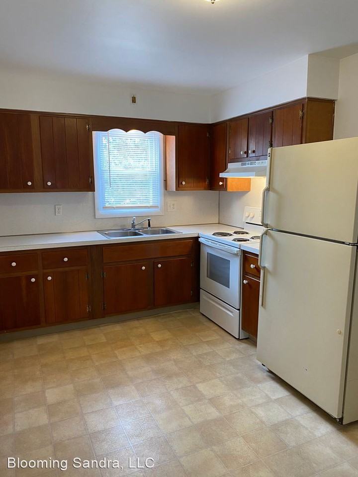 105 & 107 Sandra, 210 Bloomingrove Drive Apartments - Troy NY | Zumper ...