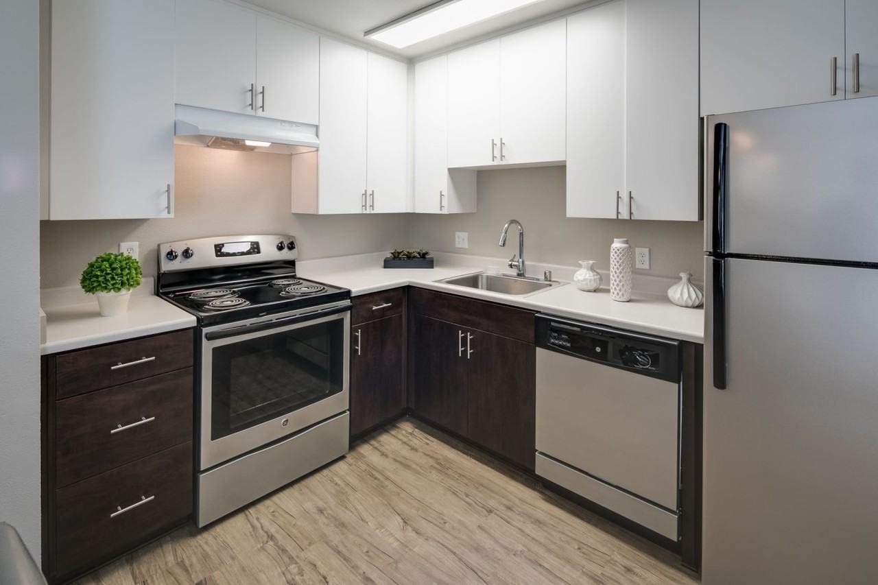 Barclay Square Apartments - 6363 Beadnell Way San Diego CA | Zumper