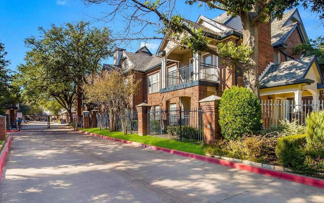 Townhomes of Bent Tree Apartments - 17671 Addison Rd, Dallas, TX 75287 ...