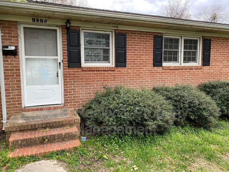 165 W Braxton Foushee St, Carrboro, NC 27510 - 2 bedroom House Rental ...