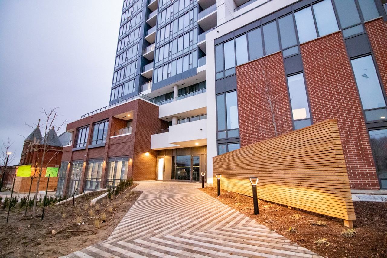 Station Park Union Tower 1 Apartments - 617 King Street West #211 ...