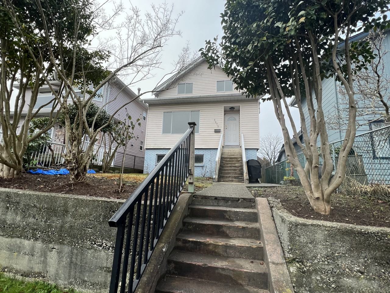 3275 Victoria Drive, Vancouver, BC V5N 4M3, CA - 2 unit Rentals ...