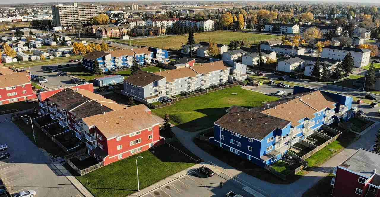 The Courtyards Apartments - 9818 94 Ave Grande Prairie AB | Zumper