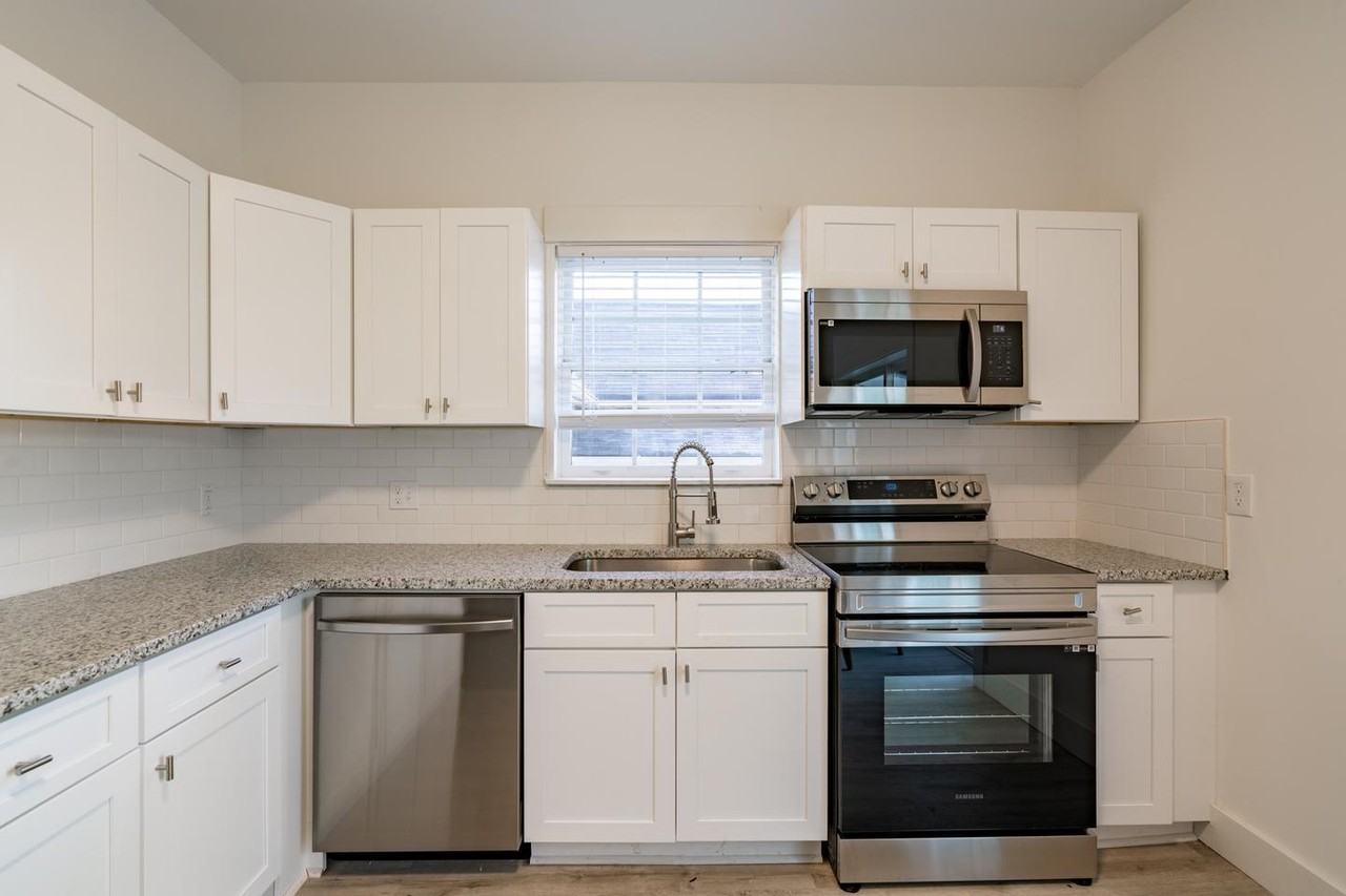 Sleek fully renovated Bankhead home near Blue & Green lines Apartments ...