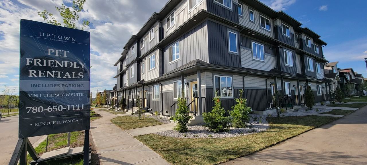 1 Bed plus Den & 2 Bedroom Townhomes (14 Plex) Apartments - 1025 ...