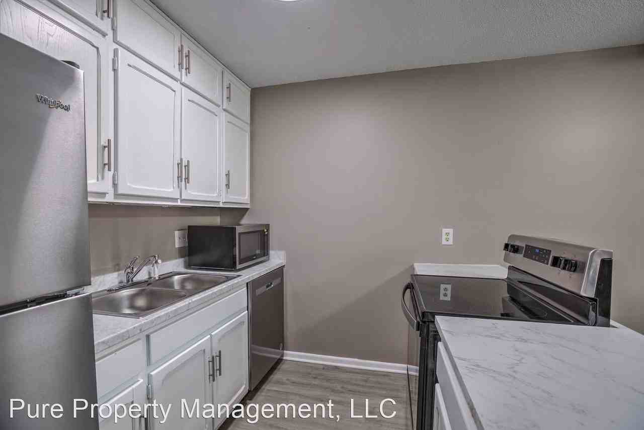 Oak Ridge Apartments in Millard - 12775 Woodcrest Plz, Omaha, NE 68137 ...