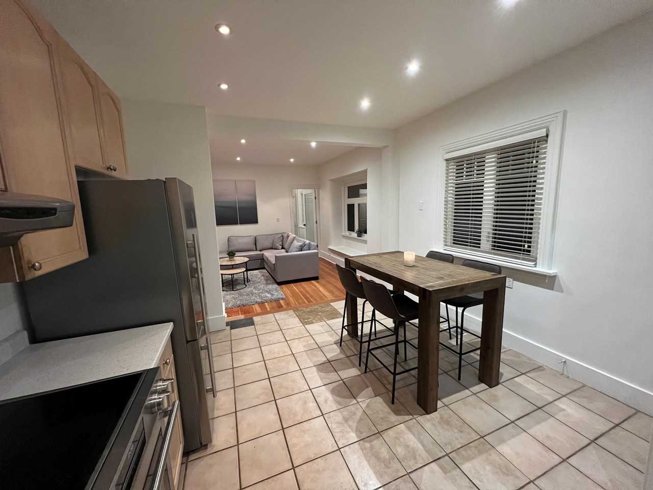 3279 Fromme Road Apartments - 3279 Fromme Rd, North Vancouver, BC V7K ...