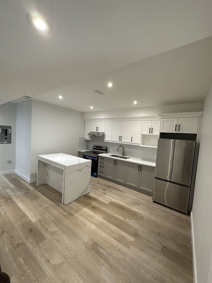 College St & Henry St, Toronto, ON M5T 1W9 3 Bedroom Apartment for ...