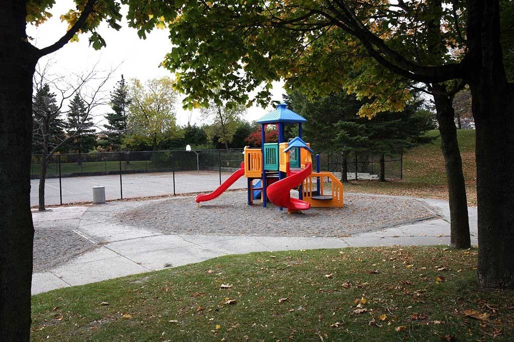 Silver Maple Court Apartments - 2 Silver Maple Crt, Brampton, ON L6T ...