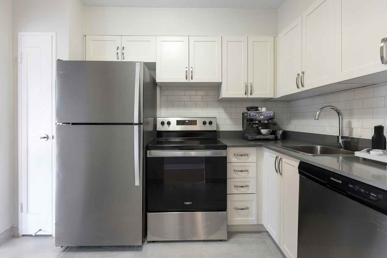 Island Park Towers Apartments - 185/195/200 Clearview Ave, Ottawa, ON ...