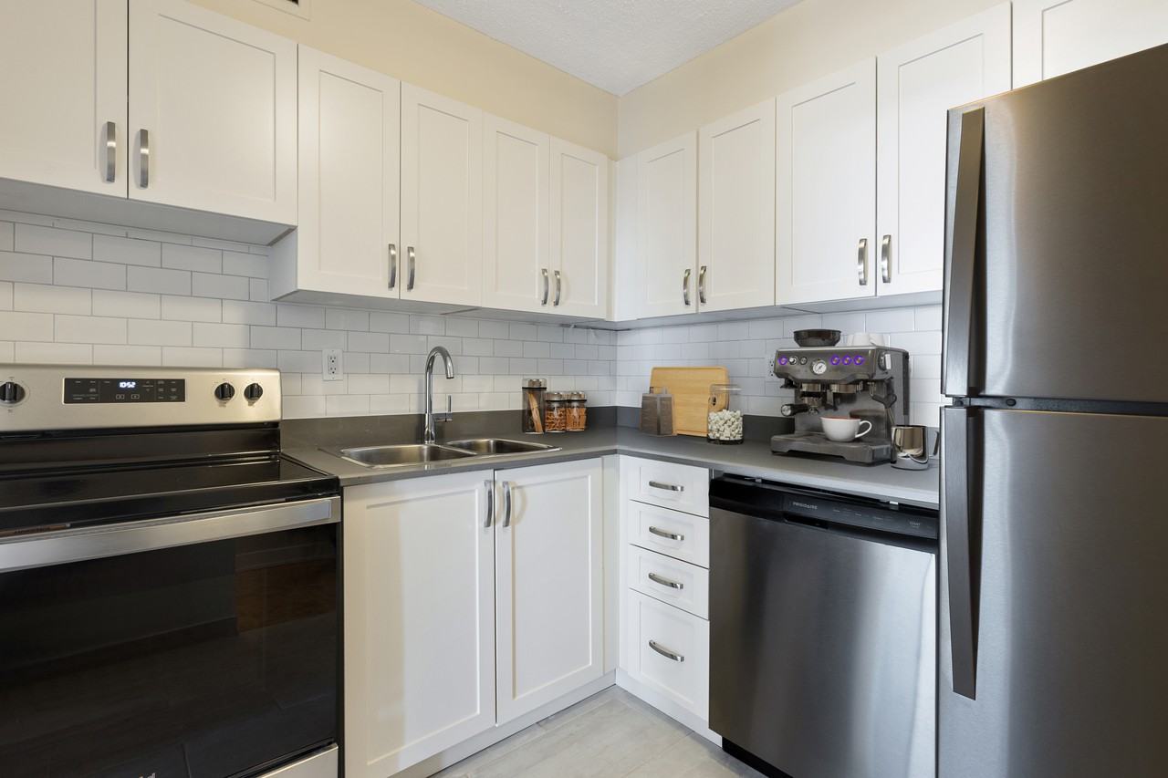Island Park Towers Apartments - 185/195/200 Clearview Ave, Ottawa, ON ...