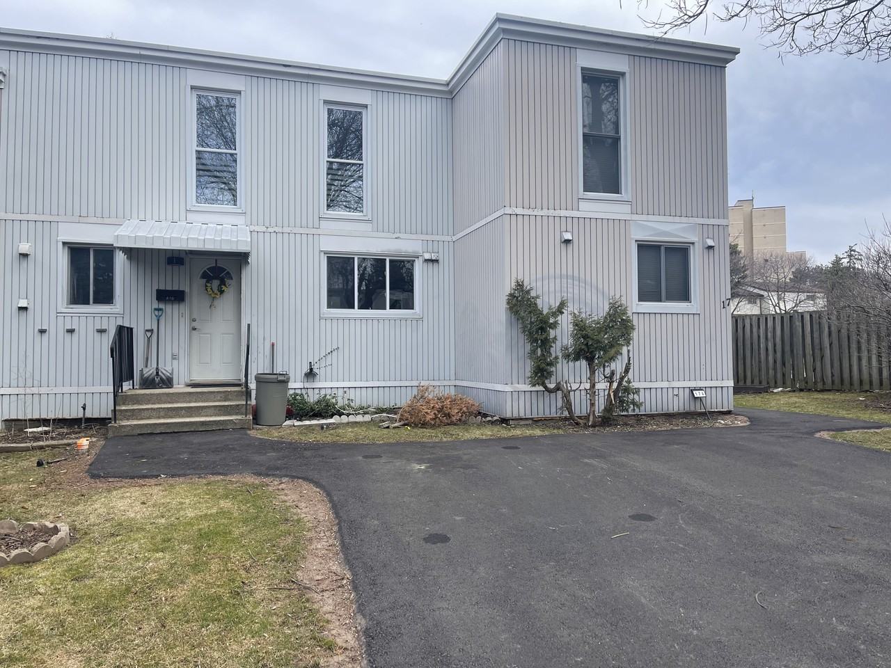 25 Britten Close, Hamilton, Ontario Apartments - 25 Britten Close ...