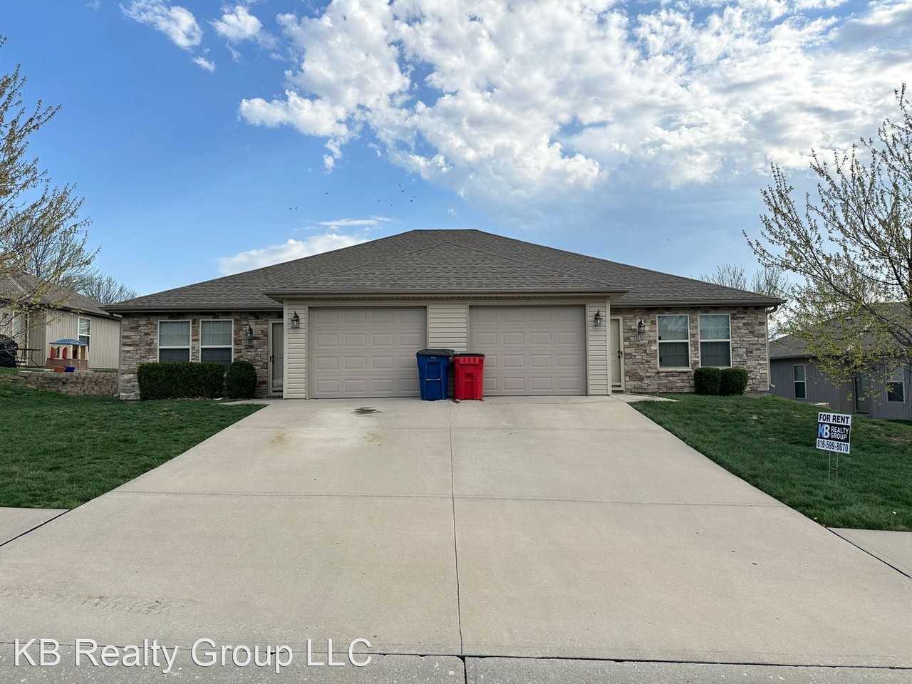 110-114 SW Rose Garden Lane Apartments - 110 Sw Rose Garden Ln, Blue ...