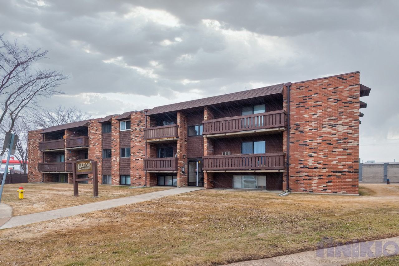 3 Bedroom Condo in River Heights Apartments - 143 St Lawrence Court ...