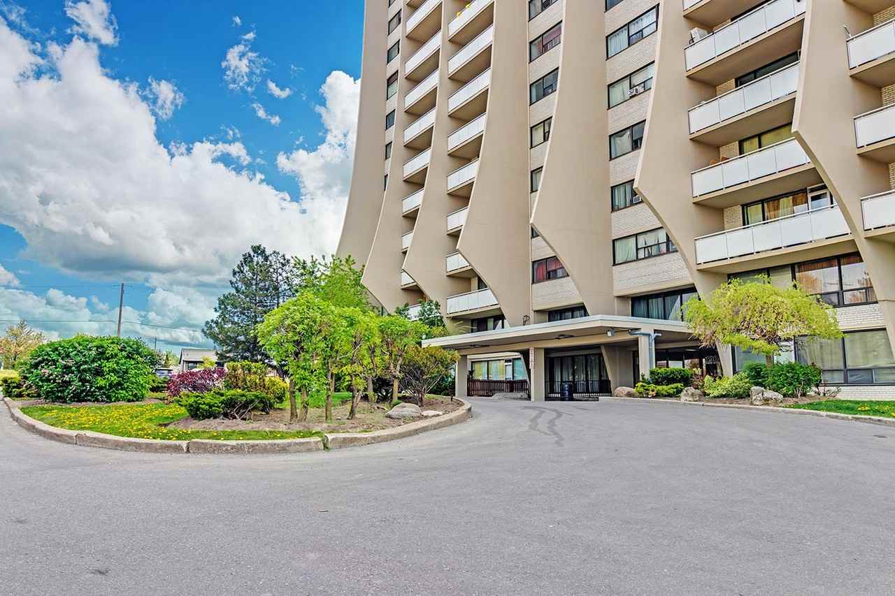 190-200 Exbury Road Apartments - 200 Exbury Variety Store Toronto ON ...