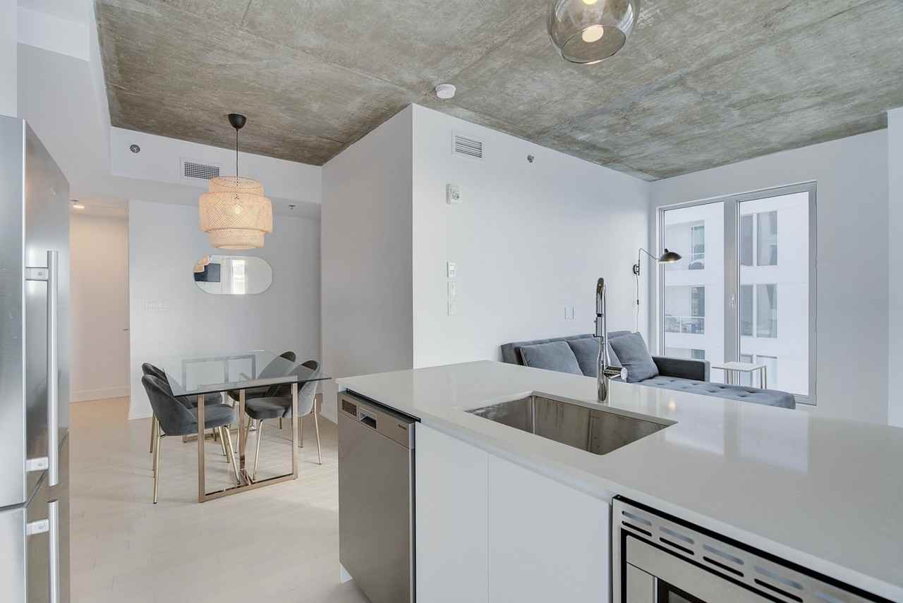 2300 Rue Tupper, Montréal, QC H3H 0B9, CAN - 27 unit Rentals | Zumper