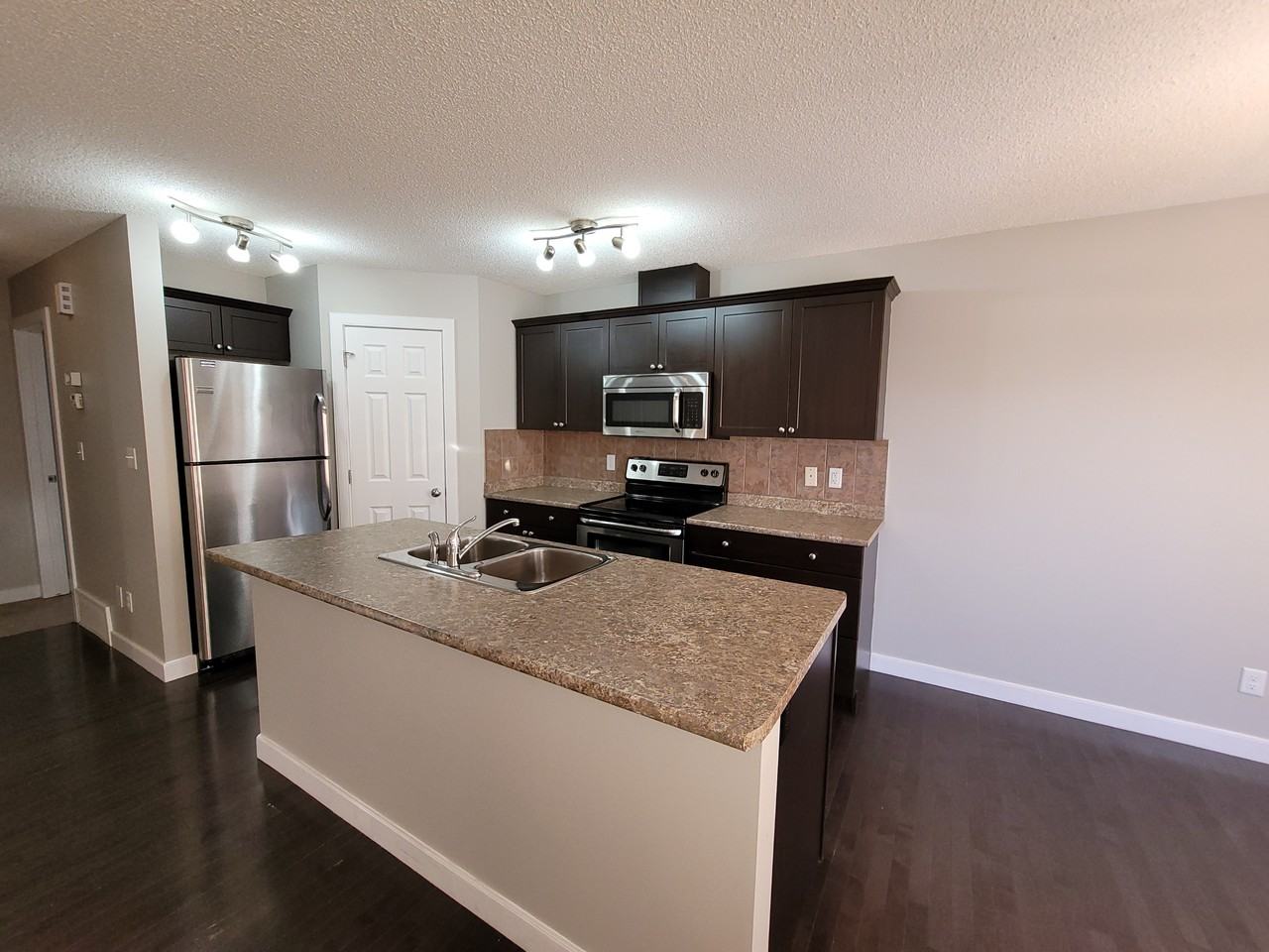 3099 Whitelaw Dr Nw, Edmonton, AB T6W 0T7, CAN - 2 bedroom House Rental ...