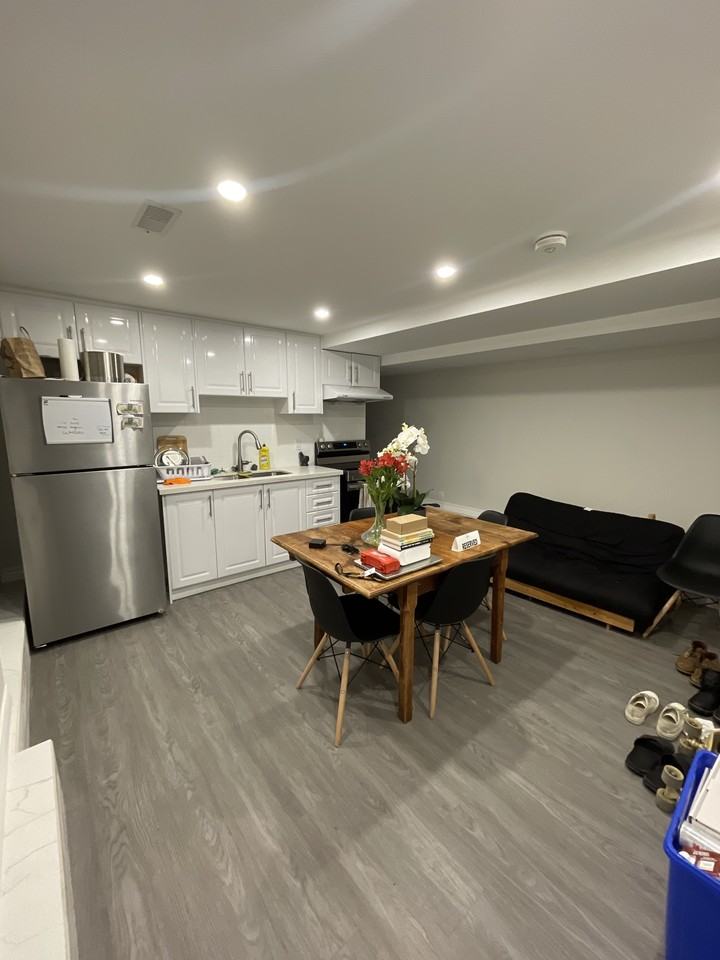 Downtown Bedroom with Ensuite bathroom in a 2 bedrooms basement unit ...