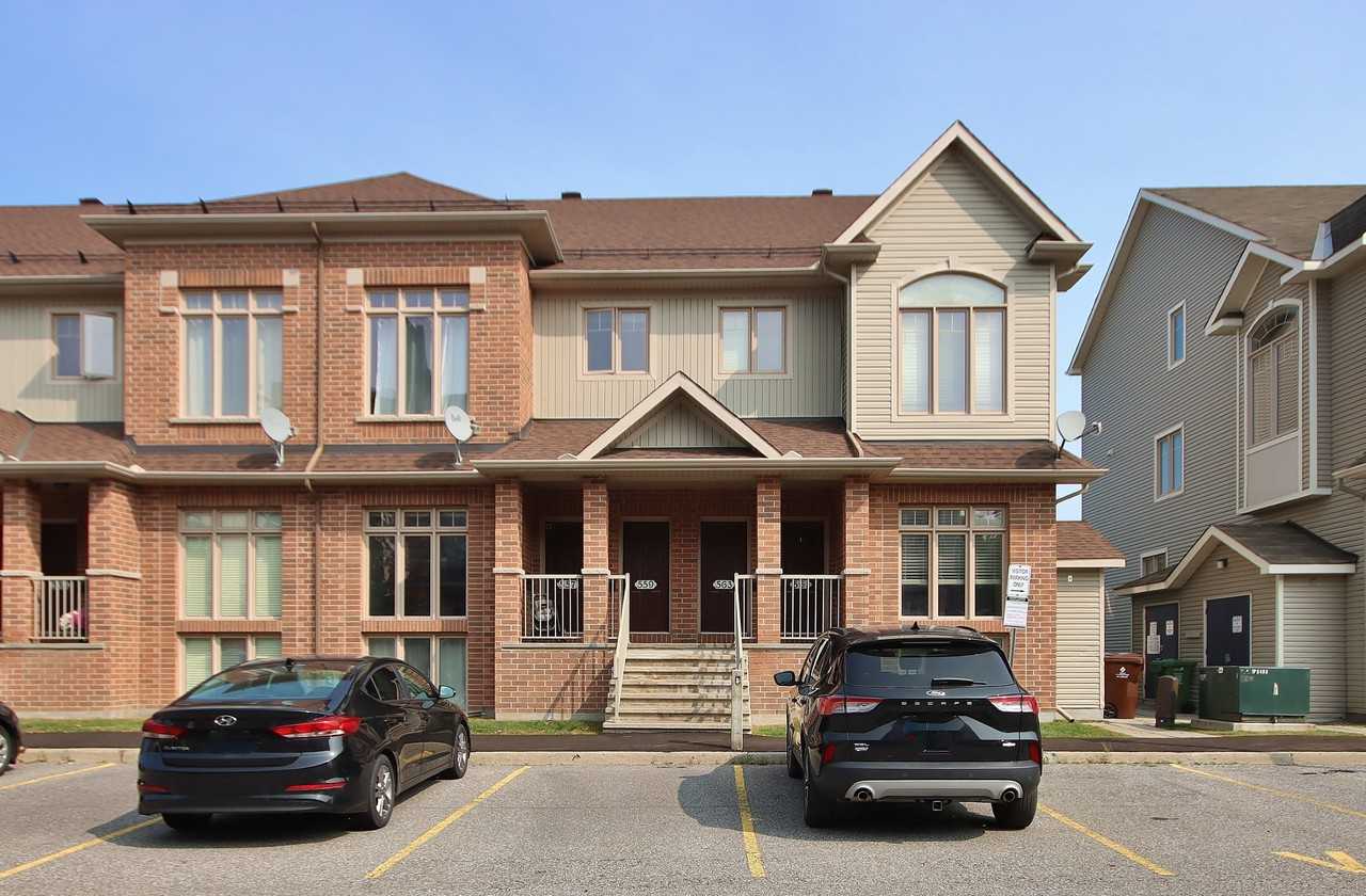 561 Reardon Private, END UNIT with NO REAR NEIGHBOURS Apartments - 561 ...