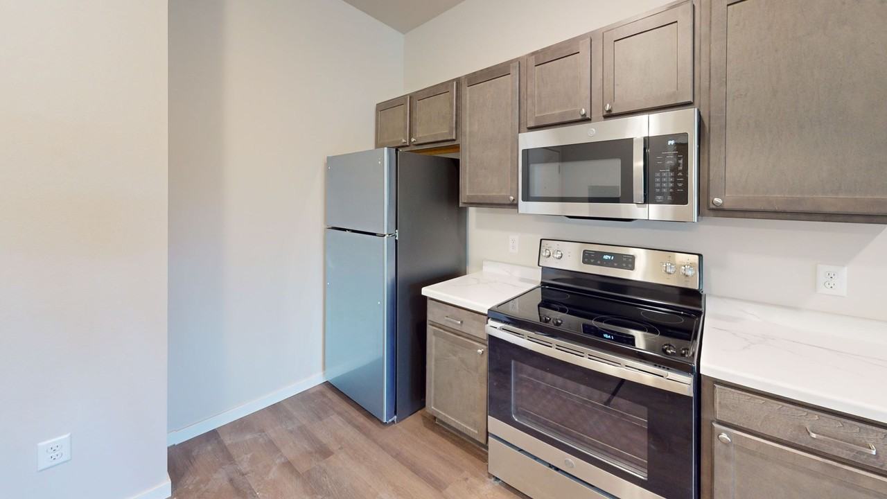 Boulevard Apartments & Townhomes - 648 Marion Blvd, Marion, IA 52302 ...