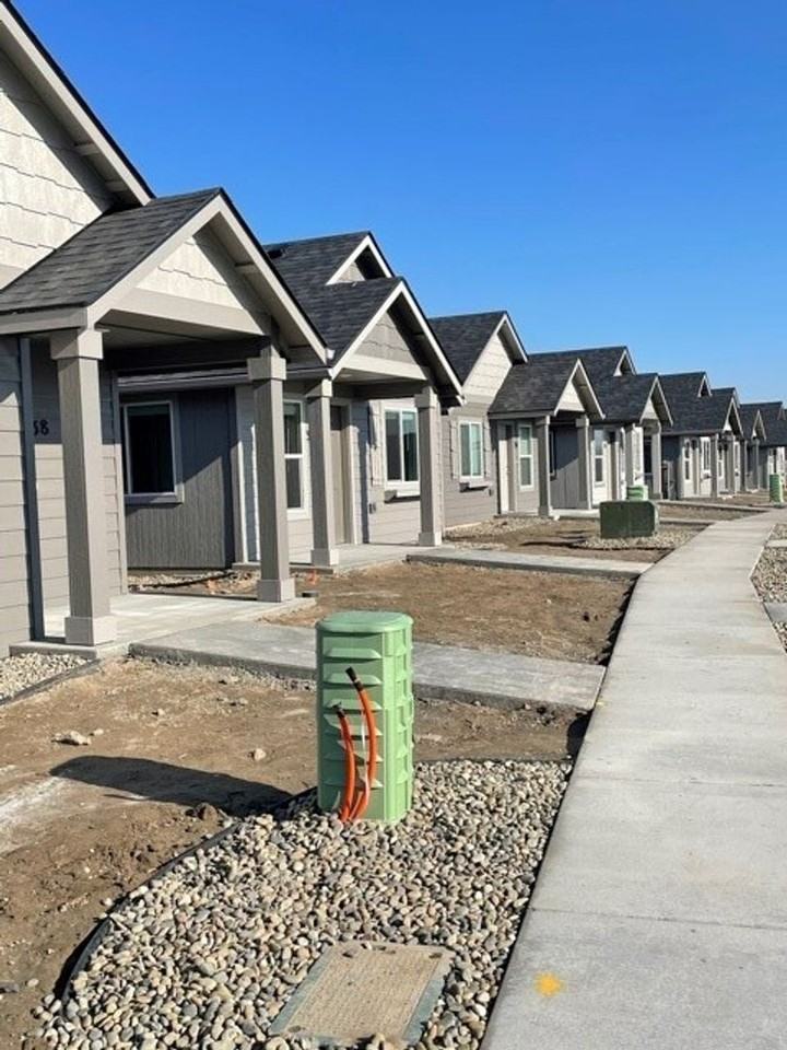 Cottages at the Aquatic Center Apartments - 1600 Dustan Loop, Clarkston ...