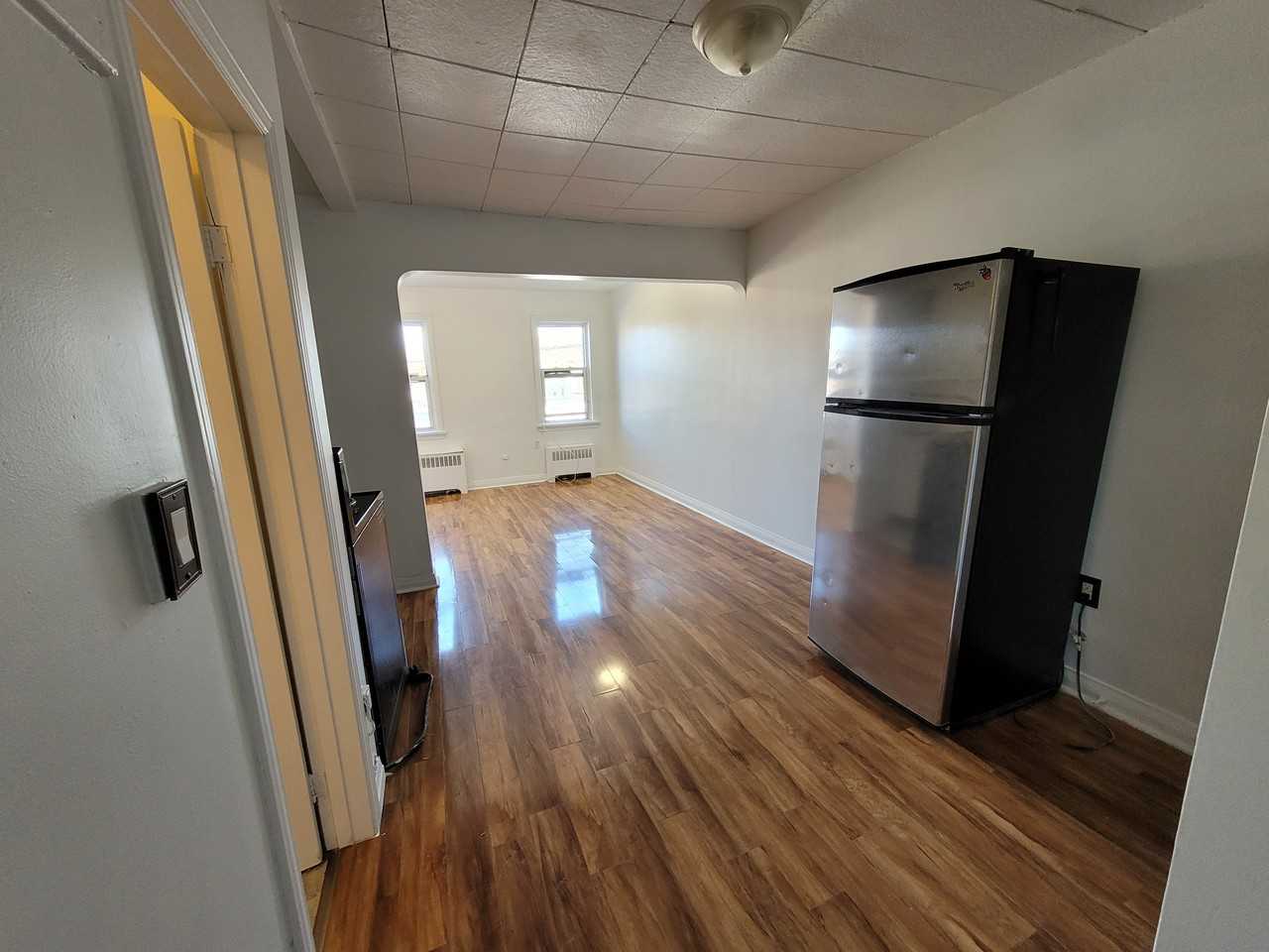 596 Concession Street #10, Hamilton, ON L8V 1B2 Studio Apartment for ...