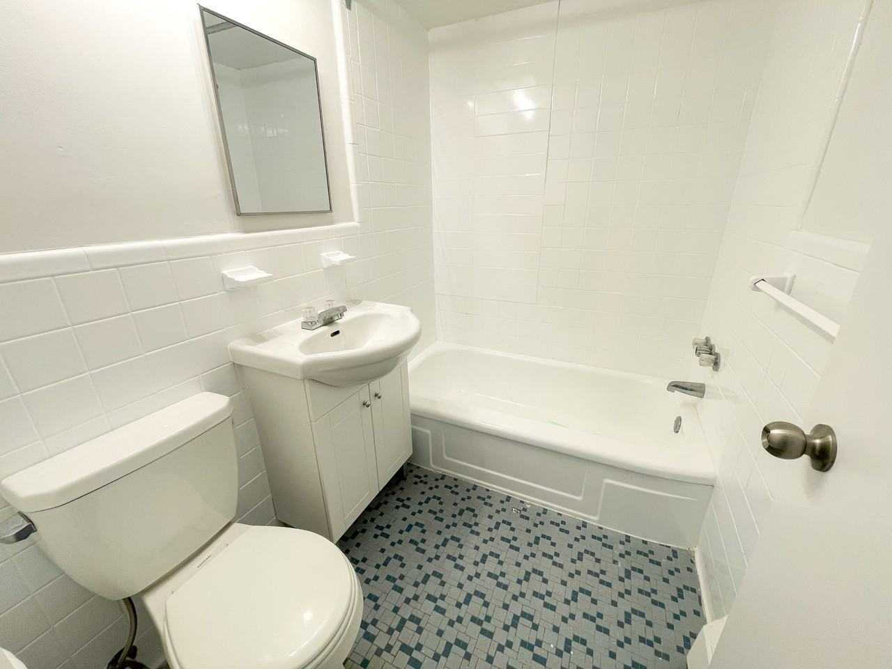 Victoria Towers Apartments - 455 435-455 Avenue Roy, Dorval, QC H9S 3E2 ...