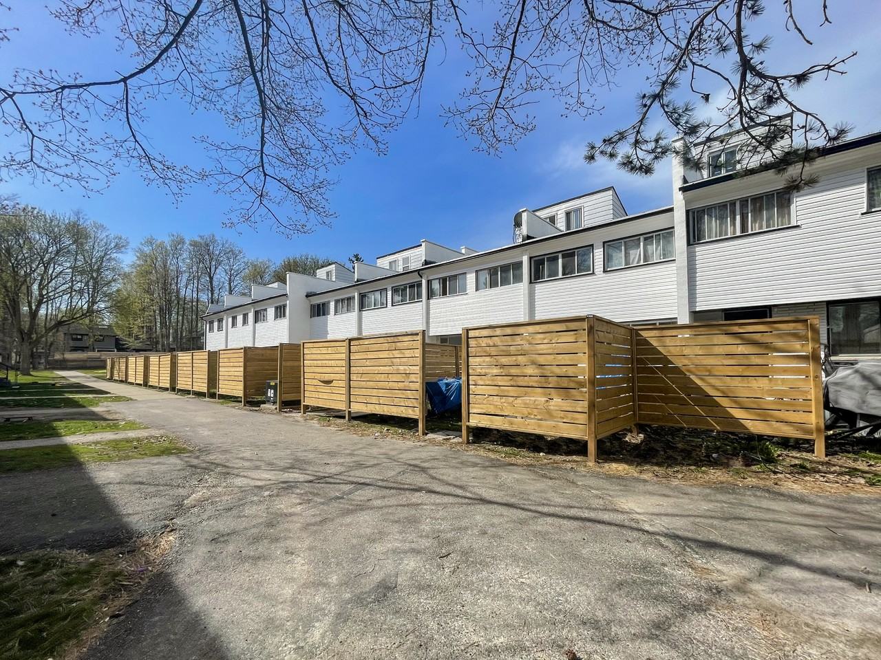 Sunnydale Towns Apartments - 529 519-529 Sunnydale Place, Waterloo, ON ...