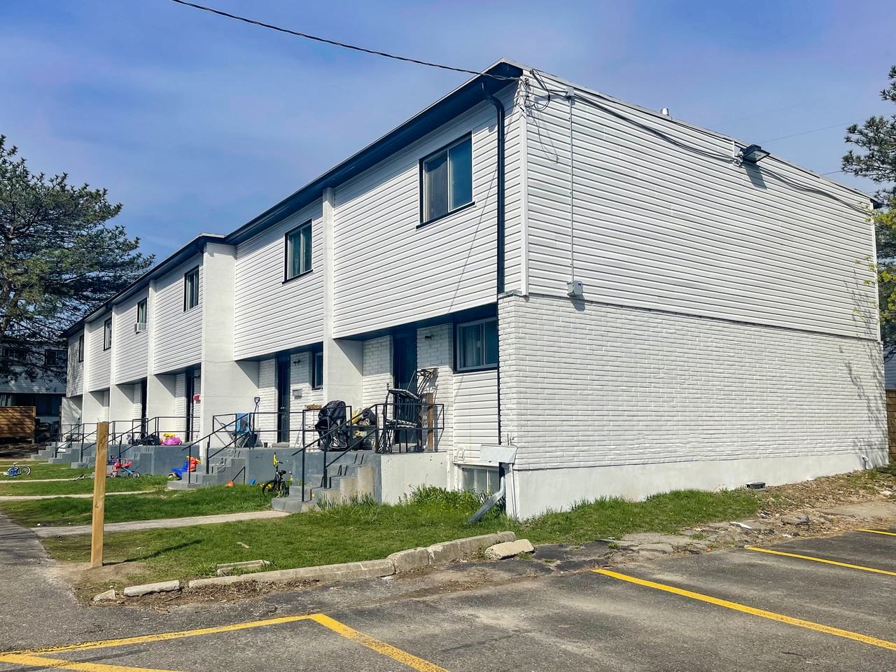 Sunnydale Towns Apartments - 529 519-529 Sunnydale Place, Waterloo, ON ...