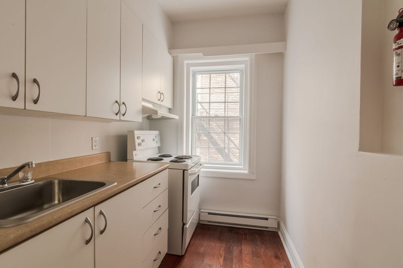 2060 du Fort Street Apartments - 2060 Rue Du Fort, Montréal, QC H3H 2C5 ...