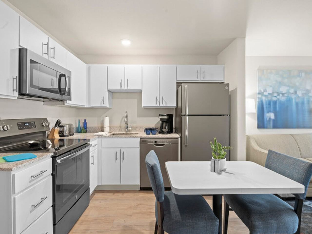 WaterWalk Overland Park Apartments - 11250 Glenwood St, Overland Park ...