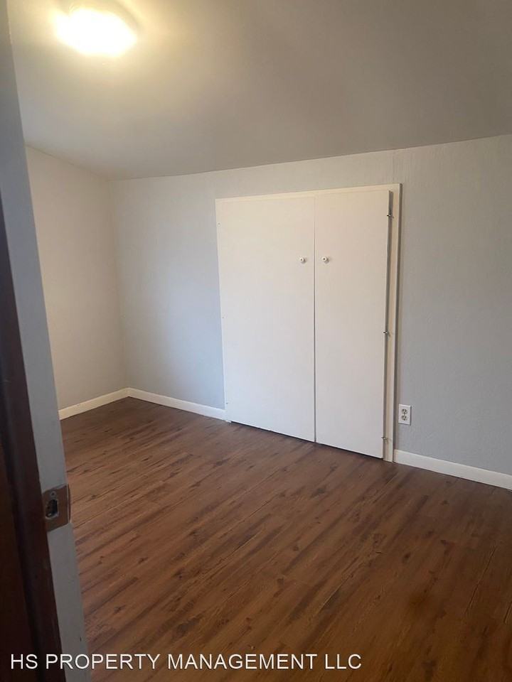 2860 N. Campbell Duplex Apartments - Springfield MO | Zumper