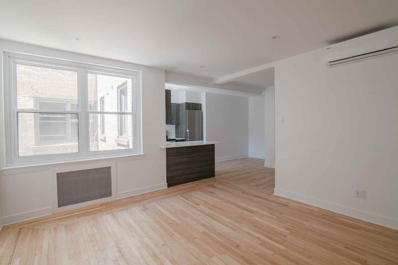 2105 Chomedey Street Apartments - 2105 Rue Chomedey, Montréal, QC H3H ...