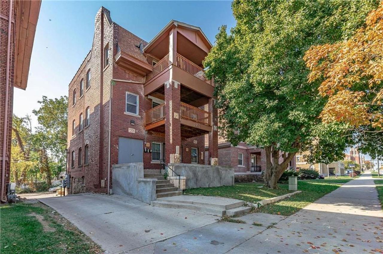 Huge Midtown 2+Bedroom/1 Bath Apartment For Rent - 2107 E Linwood Blvd ...