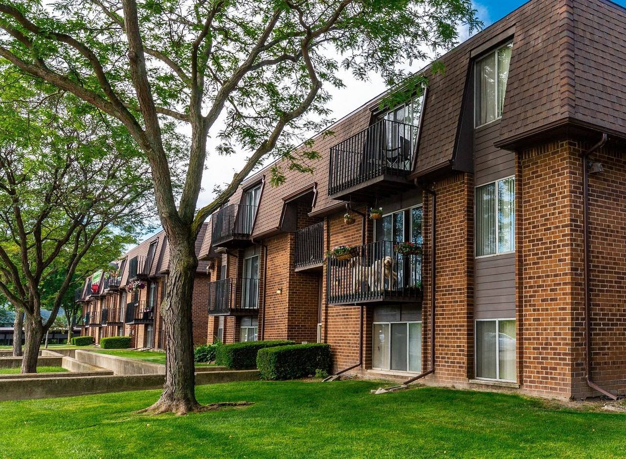 Drawbridge Apartments East - 36420 Union Lake Rd, Mount Clemens, MI ...