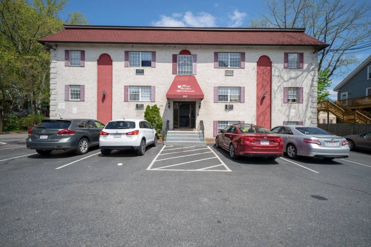Upgraded and renovated apartments in a downtown Framingham - 258 Union ...